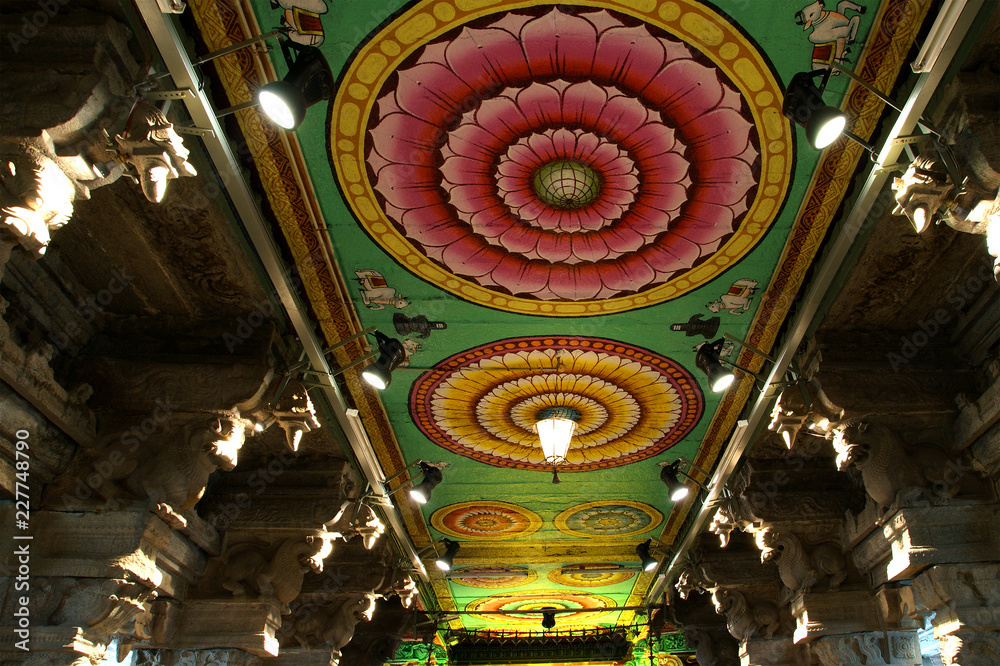 Inside of Meenakshi hindu temple in Madurai, Tamil Nadu, South India ...