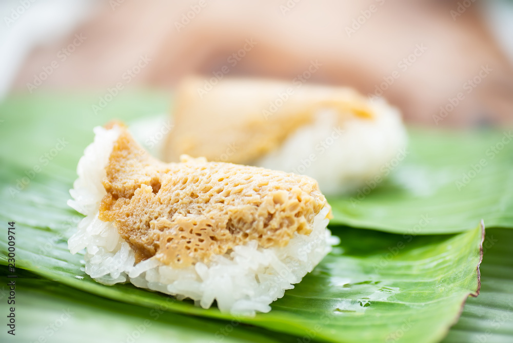 Thai dessert (Khao Niao Sangkhaya), Sweet sticky rice with egg custard ...