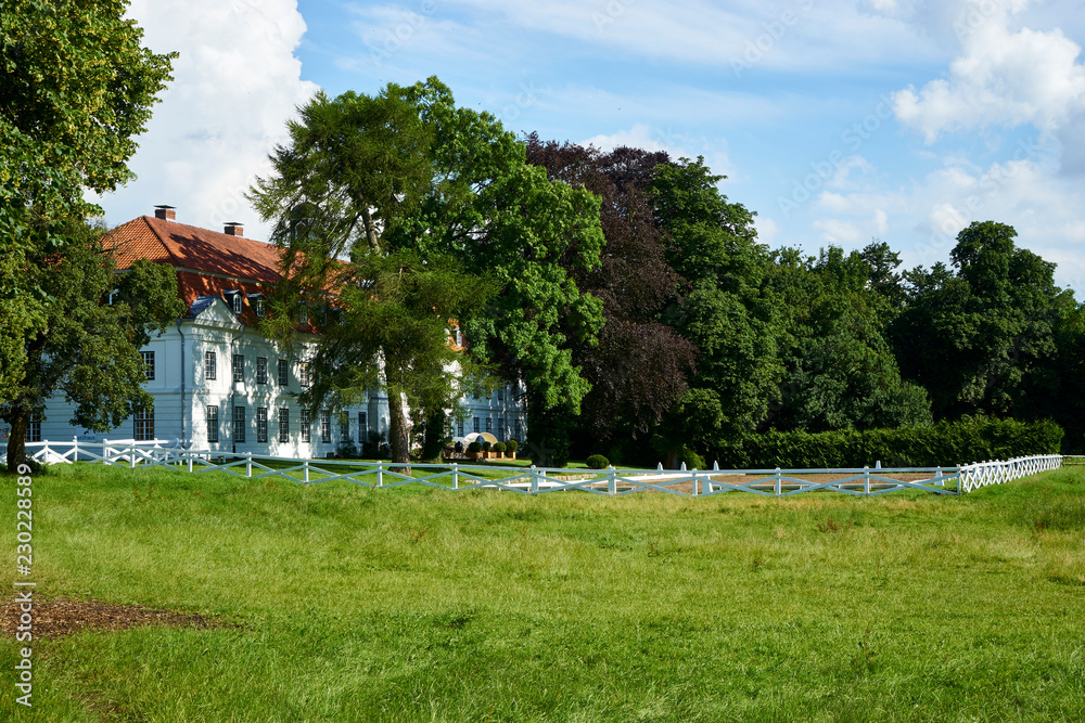 Schloss und Gut Panker in Panker, Kreis Plön, Probstei, Schleswig ...