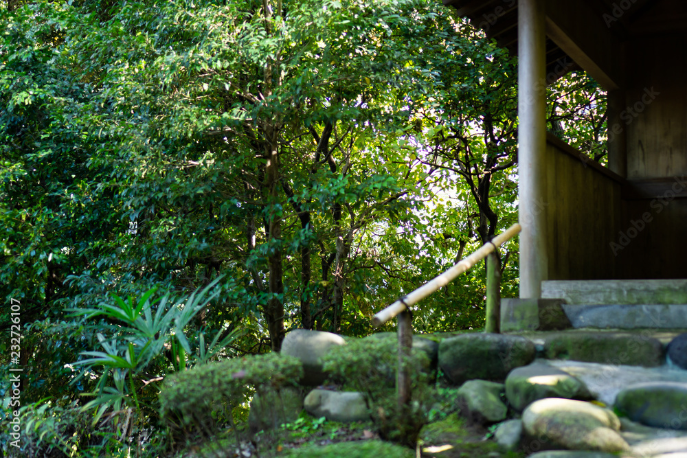 Traditional hut in Japanese garden (Koishikawa Korakuen, Tokyo, Japan ...