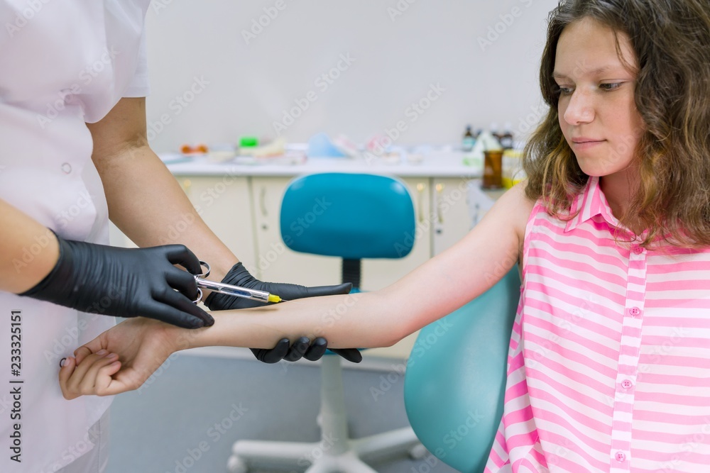 Dentist makes an injection in the hand, checks the reaction of the body ...