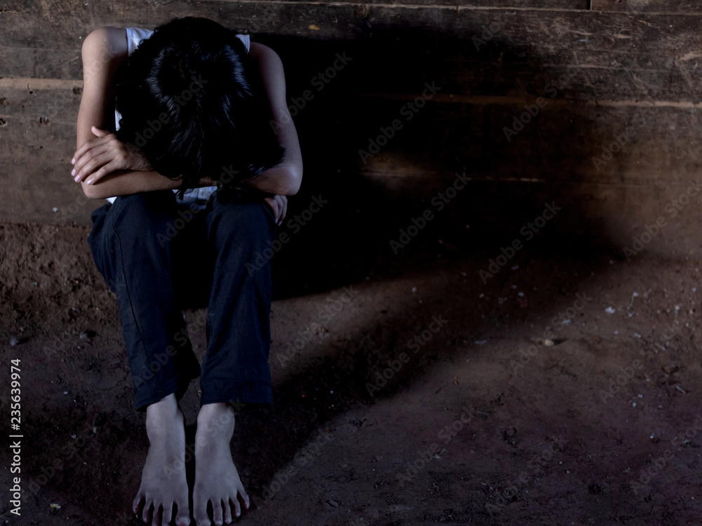 traumatized and emotional child.stop violence and abused children,human ...