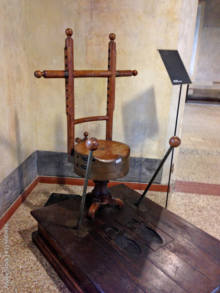 [BAB] å_Detail of containment and torture instruments for the treatment ...