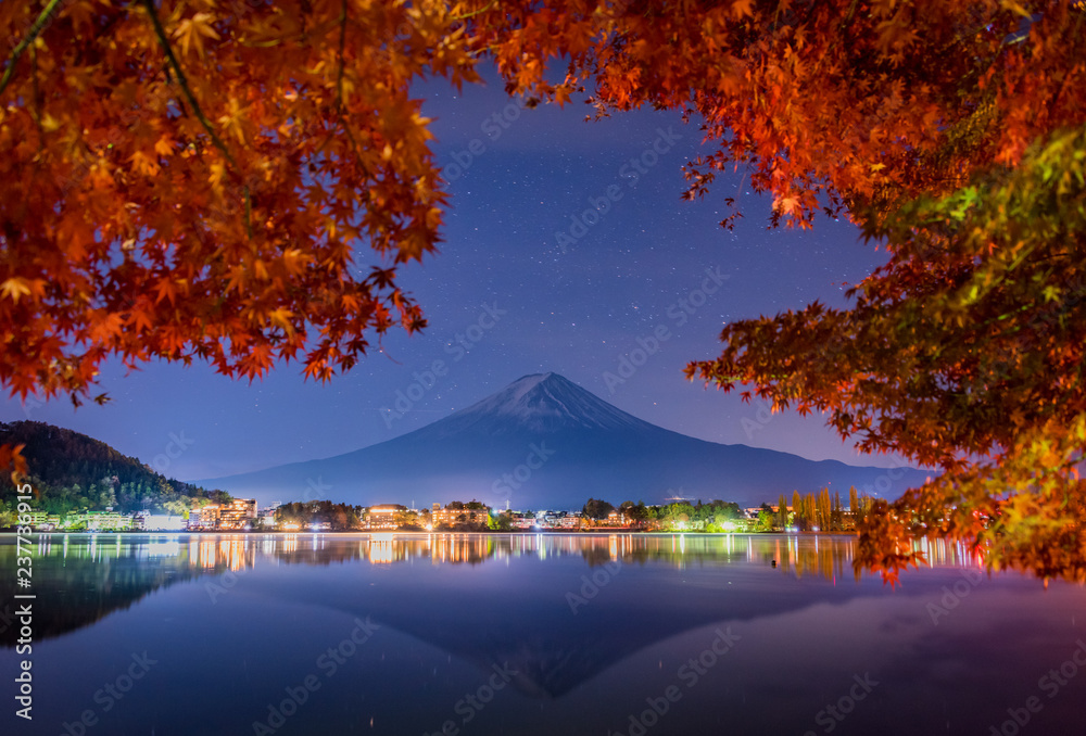 Foto de Stock Mount Fuji, Autumn in Mt. Fuji, Japan - Lake Kawaguchiko , Colorful Autumn Season ...