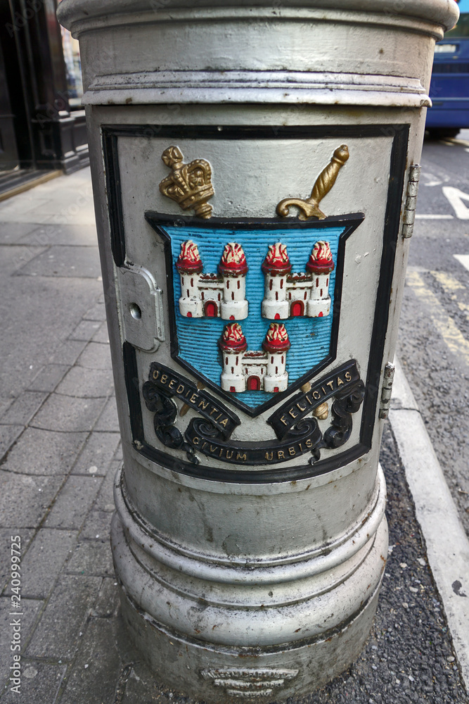 Wappen der Stadt Dublin an Laterne Stock Photo | Adobe Stock
