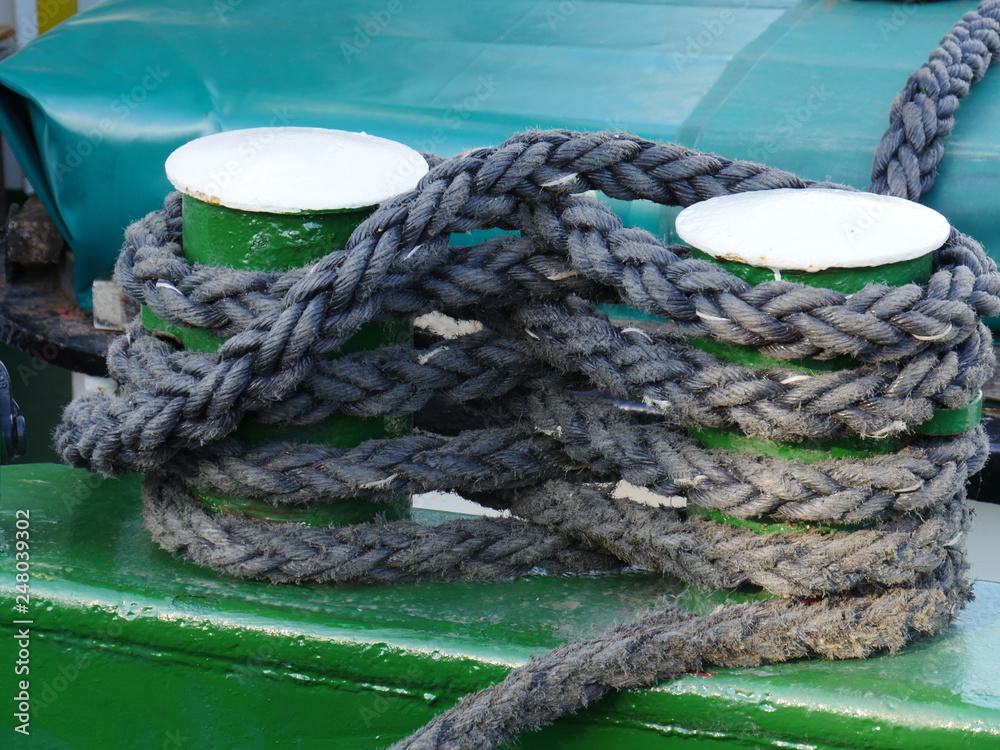 Double bollard made of steel, for mooring of large ships and vessels ...
