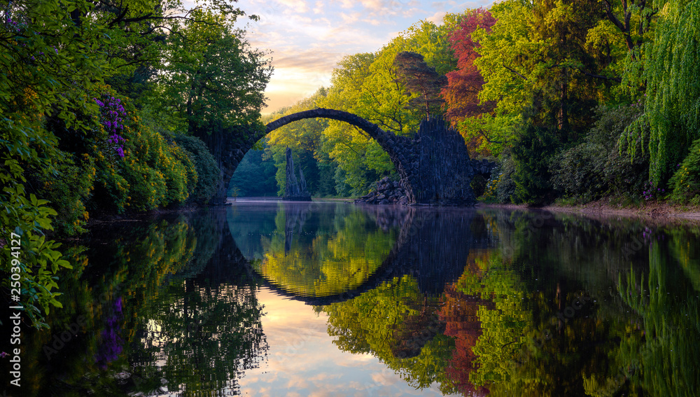 Rakotz Bridge (Rakotzbrucke, Devil's Bridge) in the spring scenery ...