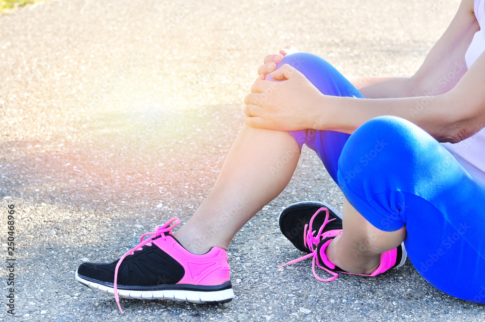 Stock-Foto „Muscle injury .Running injury leg accident- sport woman ...