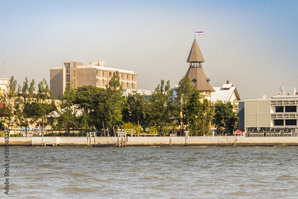 Foto de Stock Thammasat University, Tha Pachan campus view from Chao ...