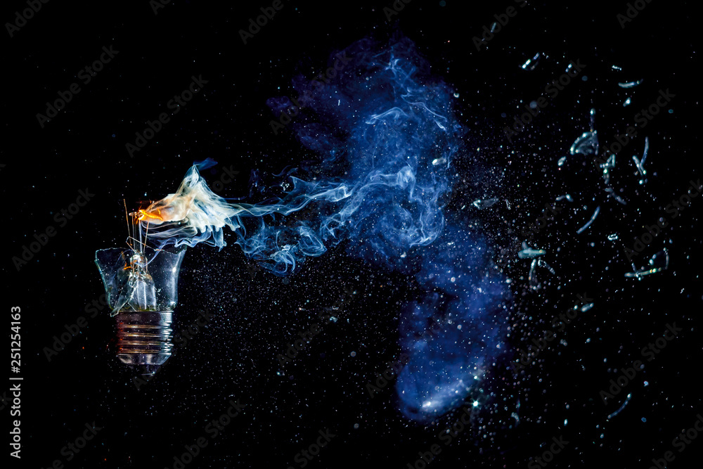 Foto Сosmic explosion of burning light bulb with flying splinters of ...