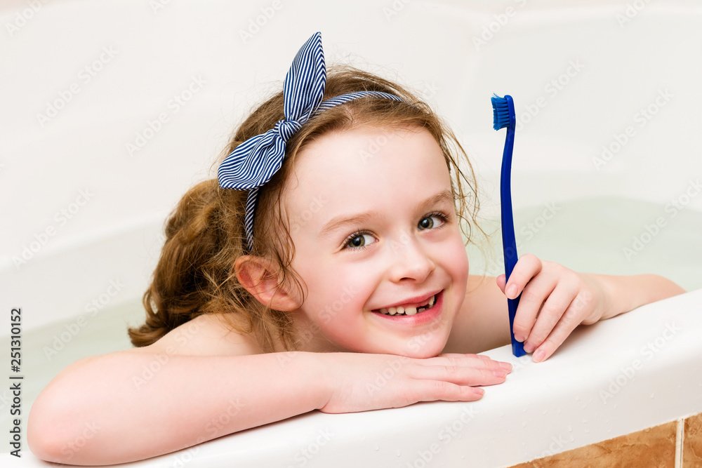 Beautiful girl cleaning teeth in ghe bath, without primary tooth Stock ...