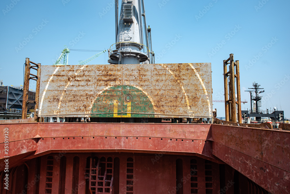 cargo hole and hatch cover and hydraulic crane of the commercial ...