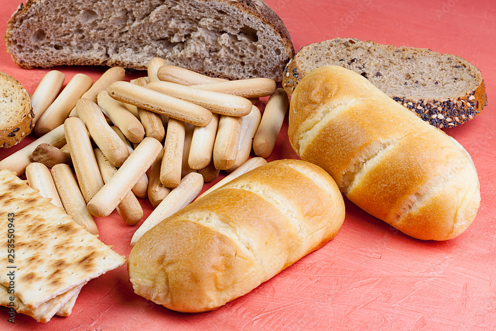 PAN VARIADO CON DIFERENTES FORMAS Y TEXTURAS Stock Photo | Adobe Stock