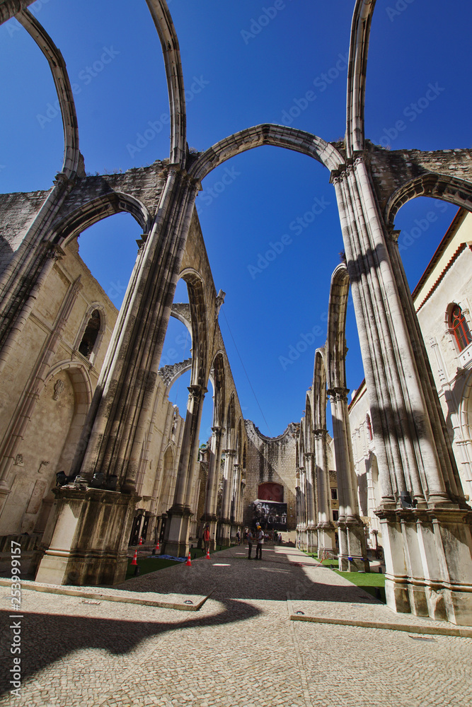 Ruine der gotischen Kirche Unserer Lieben Frau vom Berg Karmel (Igreja ...