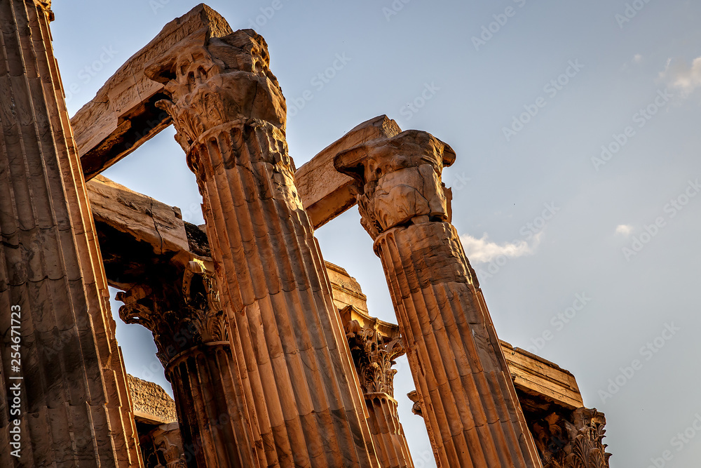 The ancient greek columns of Ancient Temple of Zeus, Olympeion, Athens ...