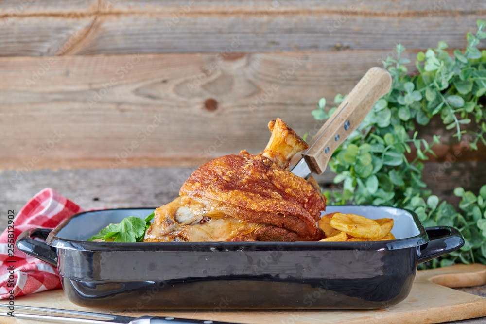 Schweinehaxe Schweinshaxe Oktoberfest Biergarten German Wirtshaus Essen ...