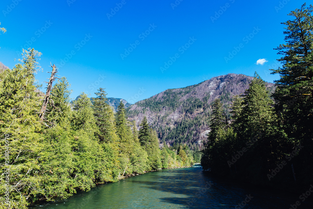 Skagit River im North Cascades National Park in Washington, USA am ...