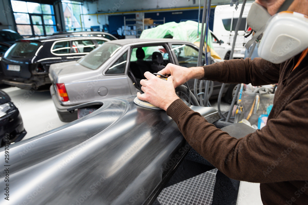 Autolackierer In Der Nhenull
