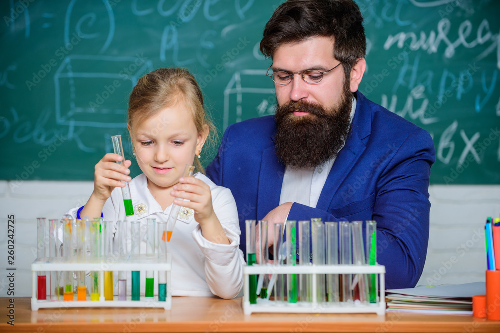 School chemistry experiment. Explaining chemistry to kid. How to ...