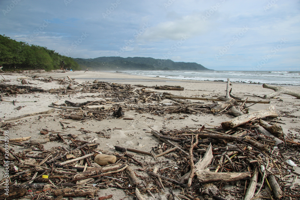 Стоковое фото «Pollution sur une plage du Costa Rica après de grosse ...