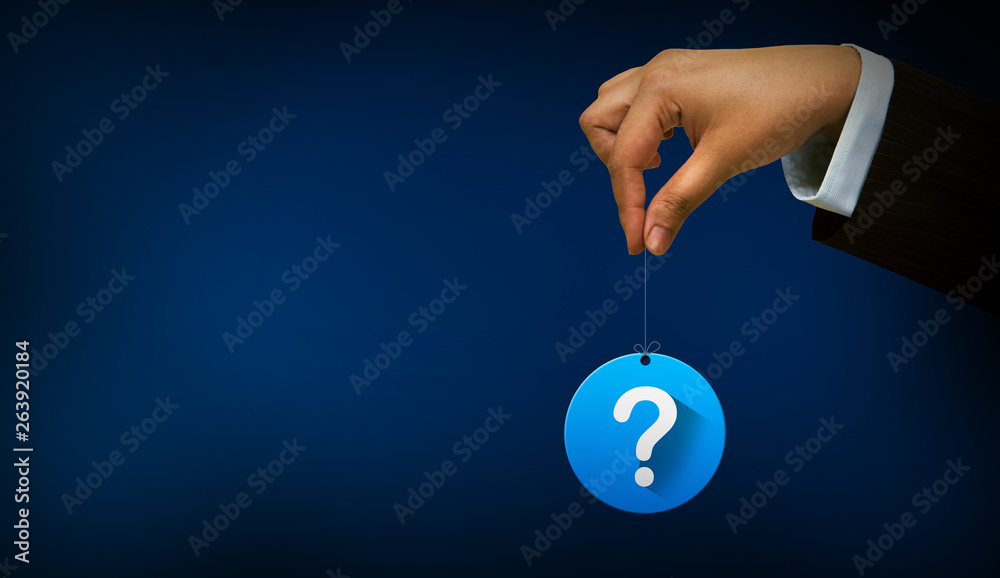 hand holding question mark sign 素材庫相片 | Adobe Stock