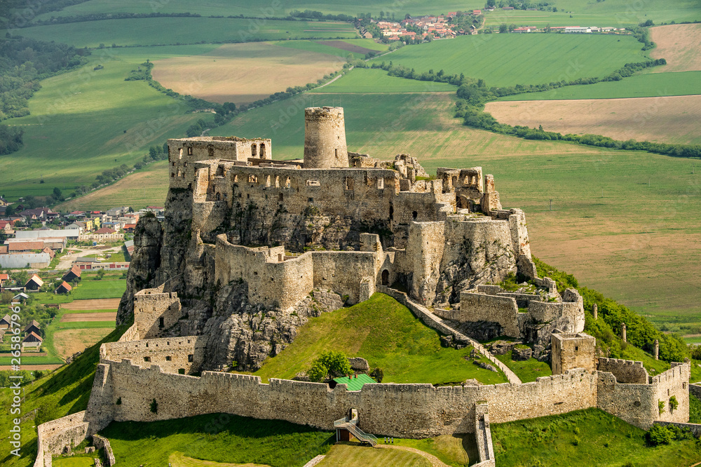 Foto Aerial view of Spis (Spiš, Spišský) castle, second biggest castle ...