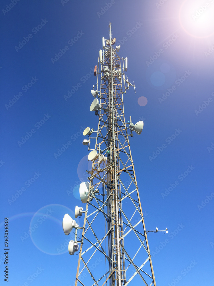High metal radio cellular network antenna base station telecommunication tower with many ...