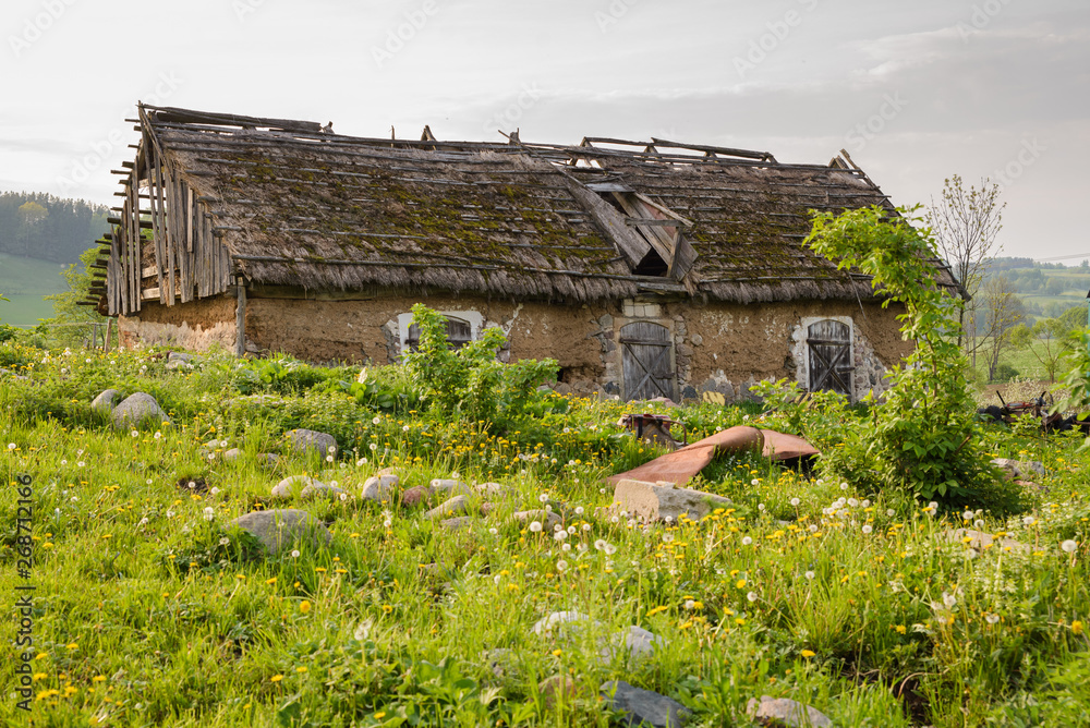 Stara obora, chlew, stodoła, zniszczony budynek Stock Photo | Adobe Stock