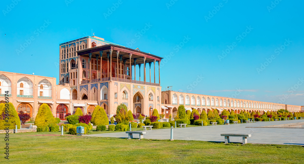 Shah (Imam) Mosque (Jameh Abbasi Mosque), Imam mosque - Ali Qapu Palace ...