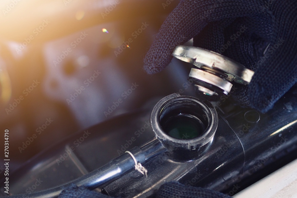 Car maintenance, car radiators help cool the engine Should see the ...