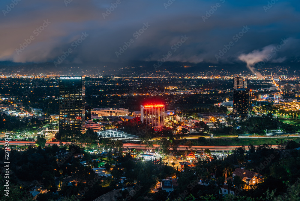 Night cityscape view from Universal City Overlook, on Mulholland Drive ...
