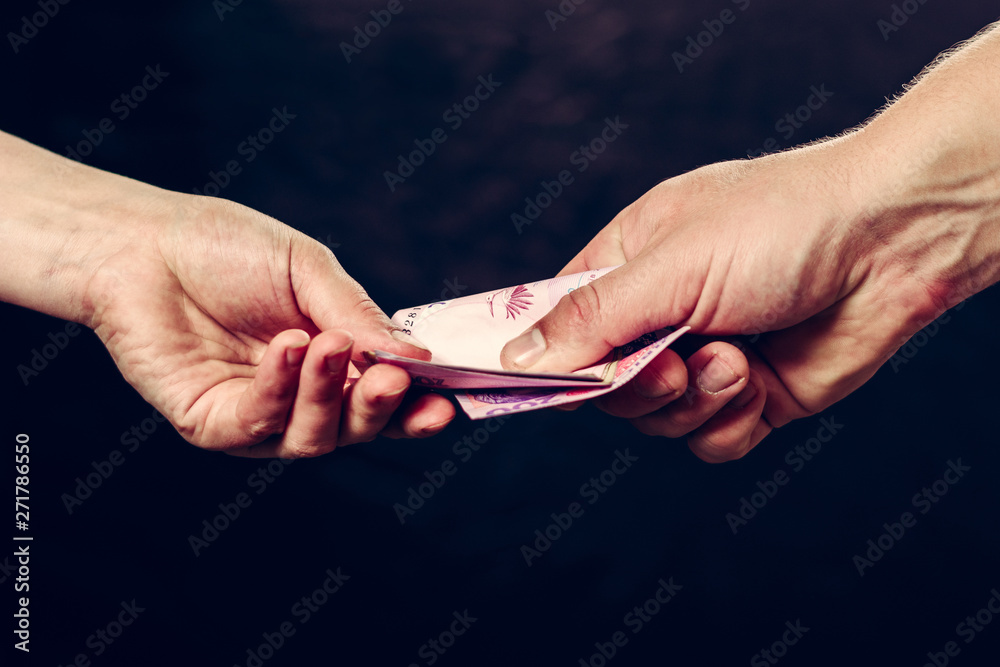 Receiving money from the customer, economic costs and payment of ...