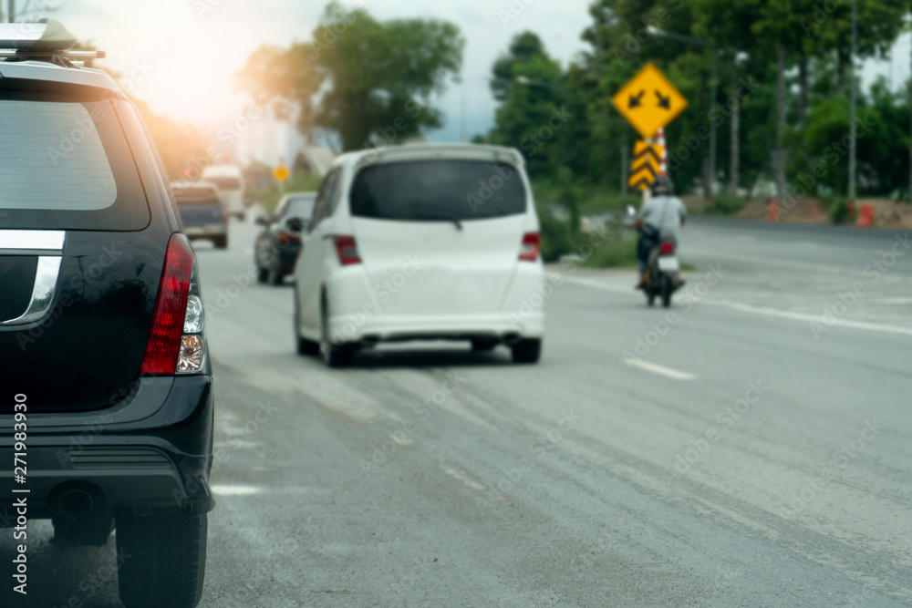 Cars running on asphalt roads. And have traffic signs, intersections ...