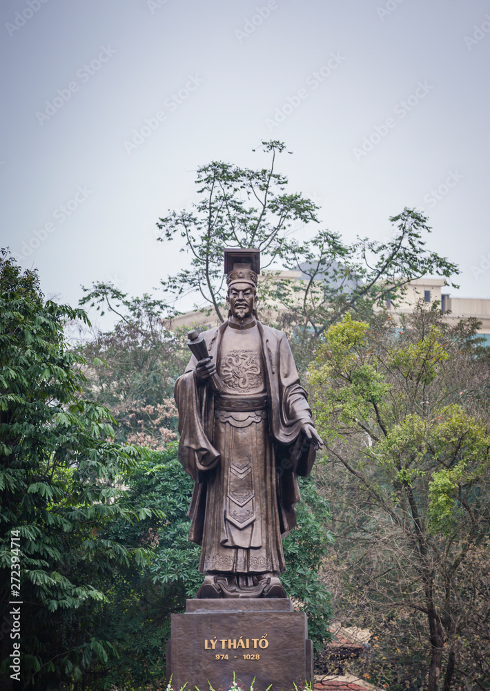 Statue of Ly Thai To in Hanoi founder of the Ly Dynasty in Vietnam ...