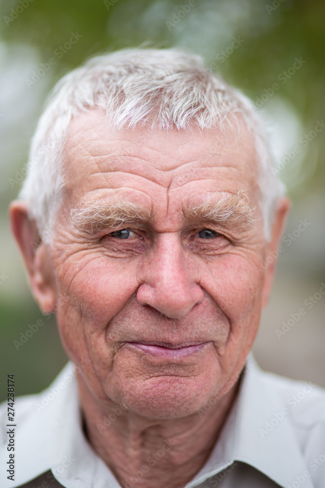 Photo Stock Portrait of old men closeup. Serious expression 90 year old elder senior man. Gray ...