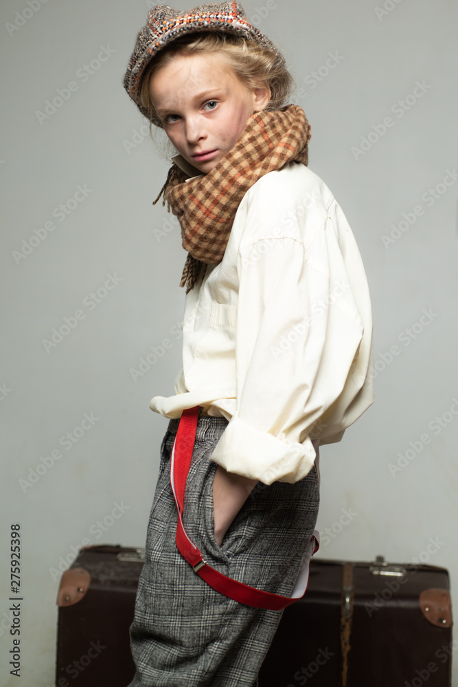 Photo Stock Confident in her perfect style. teen girl in retro suit ...