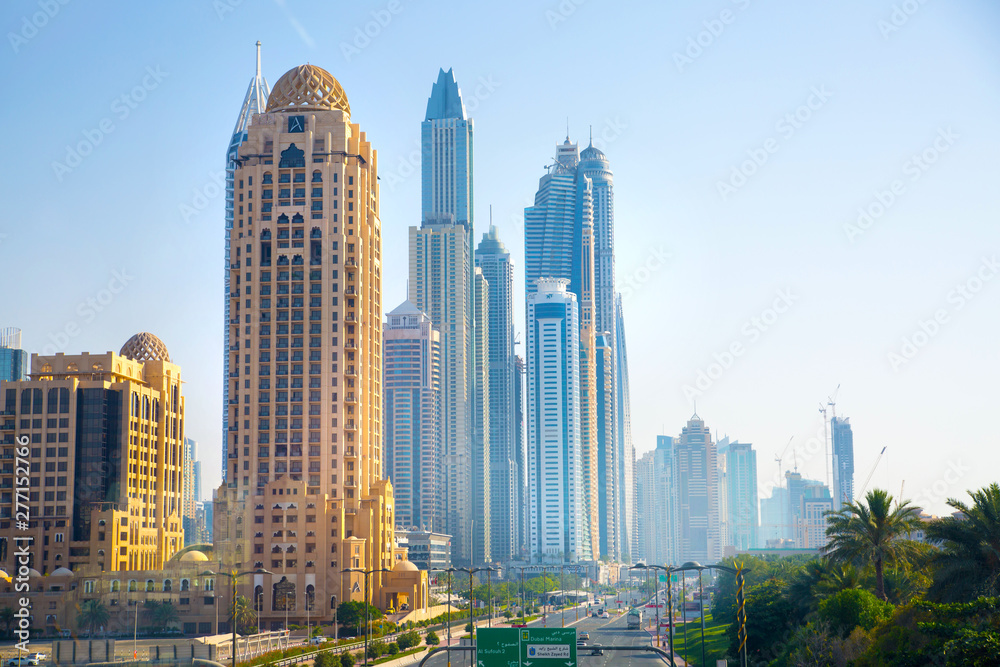Foto de Stock Dubai, UAE United Arabs Emirates. Arjaan building and ...
