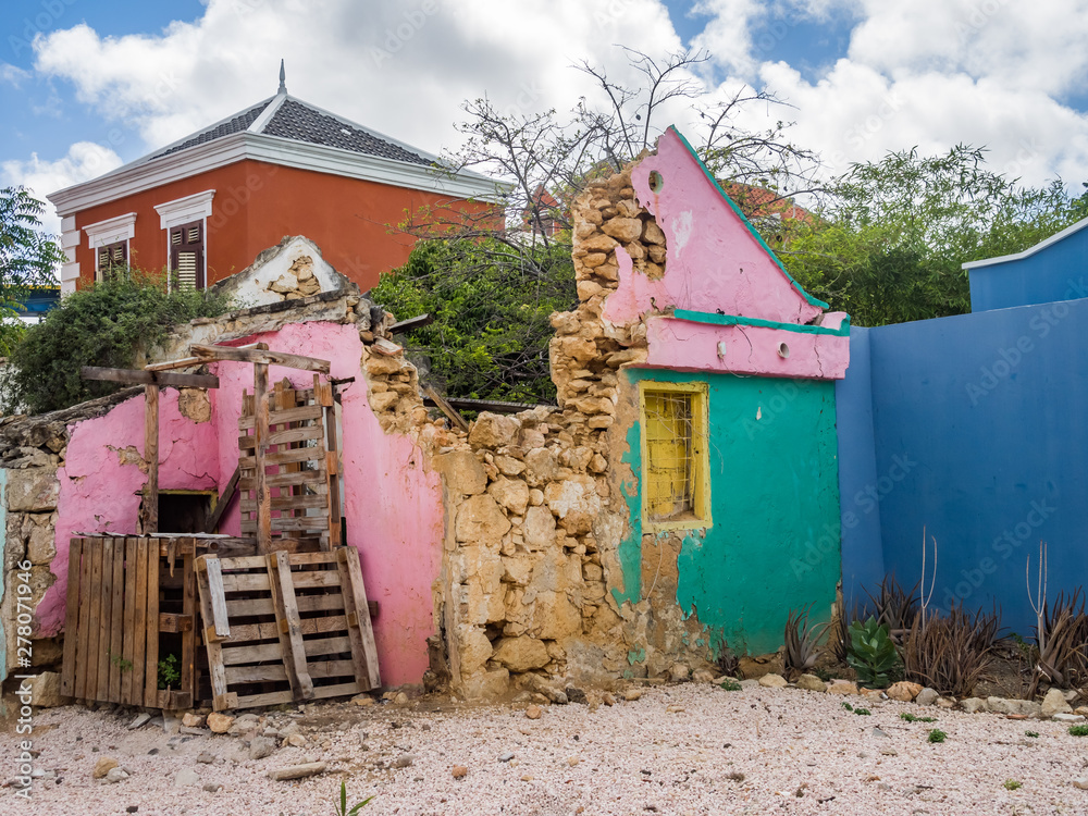 Walking around the UNESCO site of Otrobanda - on the Caribbean island ...