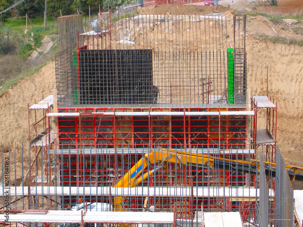 Formwork for walls made of concrete. Construction of the walls in ...