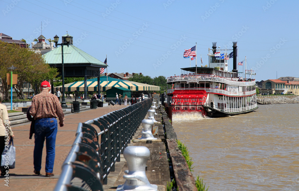 Steamboat NATCHEZ leaves the French Quarter Dock at New Orleans Stock ...