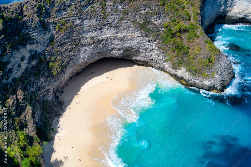 Aerial view of Kelingking Beach aka T-Rex Head Beach in Nusa Penida ...