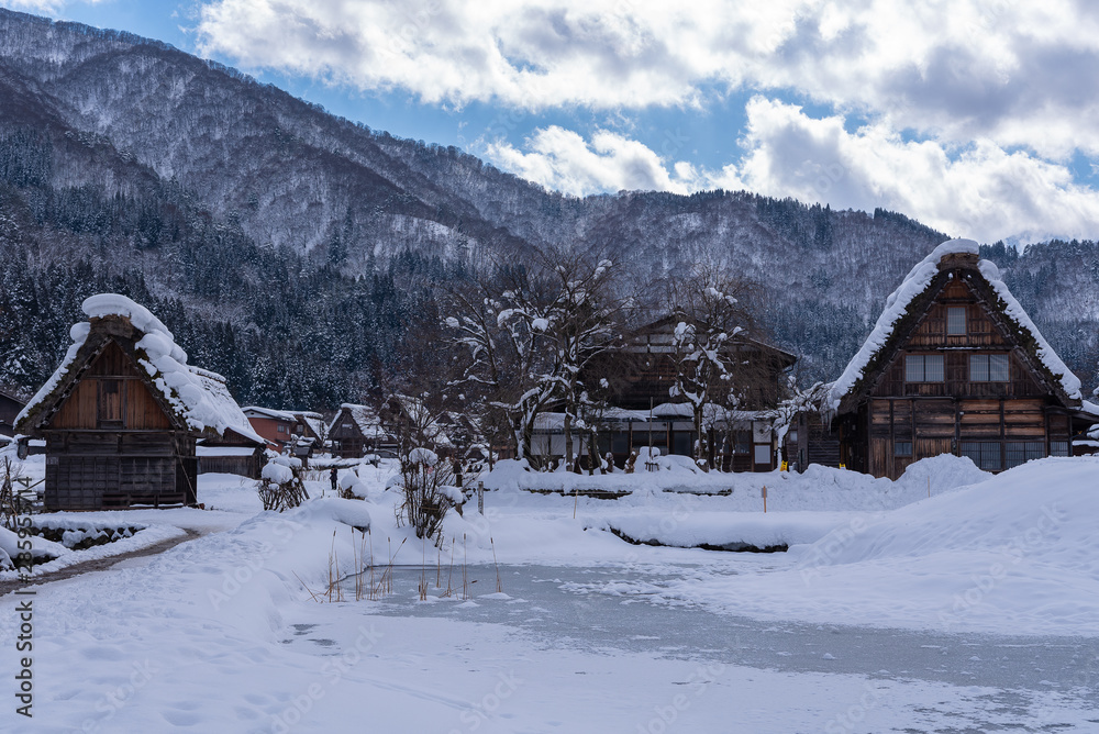 The village of Shirakawa-go and Houses of Gassho-zukuri in Japan ...