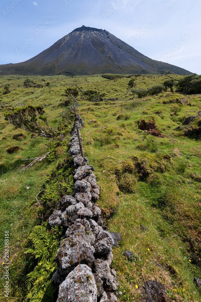 Landscape showing Ponta do Pico (mount Pico), Portugal's tallest ...