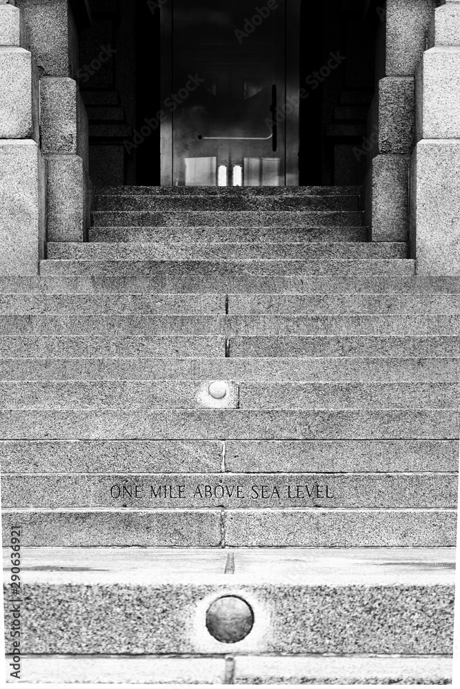 Foto Engraving of words "one mile above sea level" on steps of Colorado ...