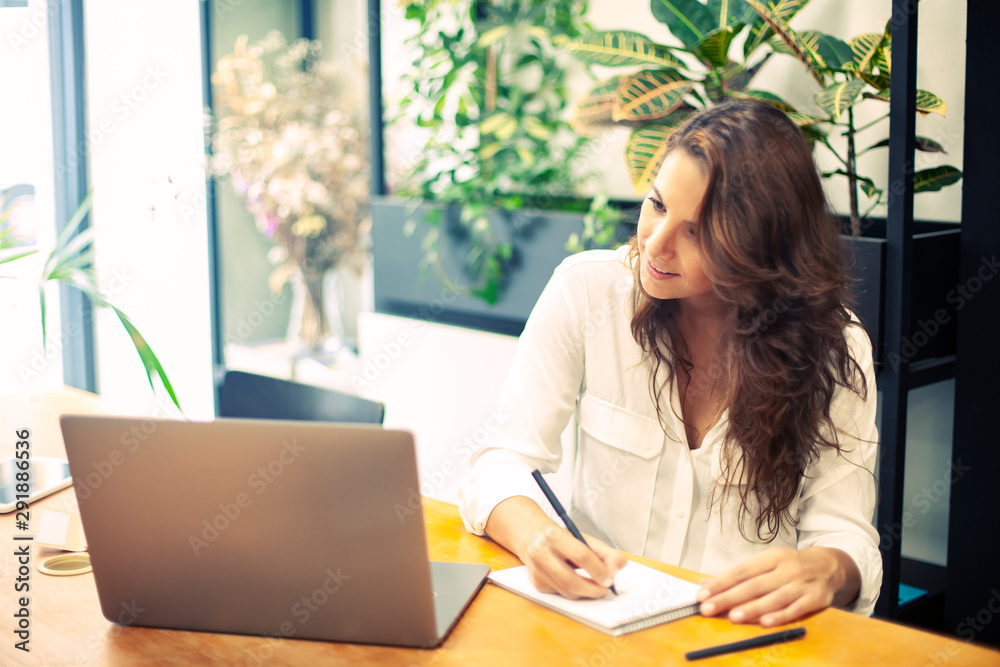 Female student in her 30s making a course online. E-learning lessons ...