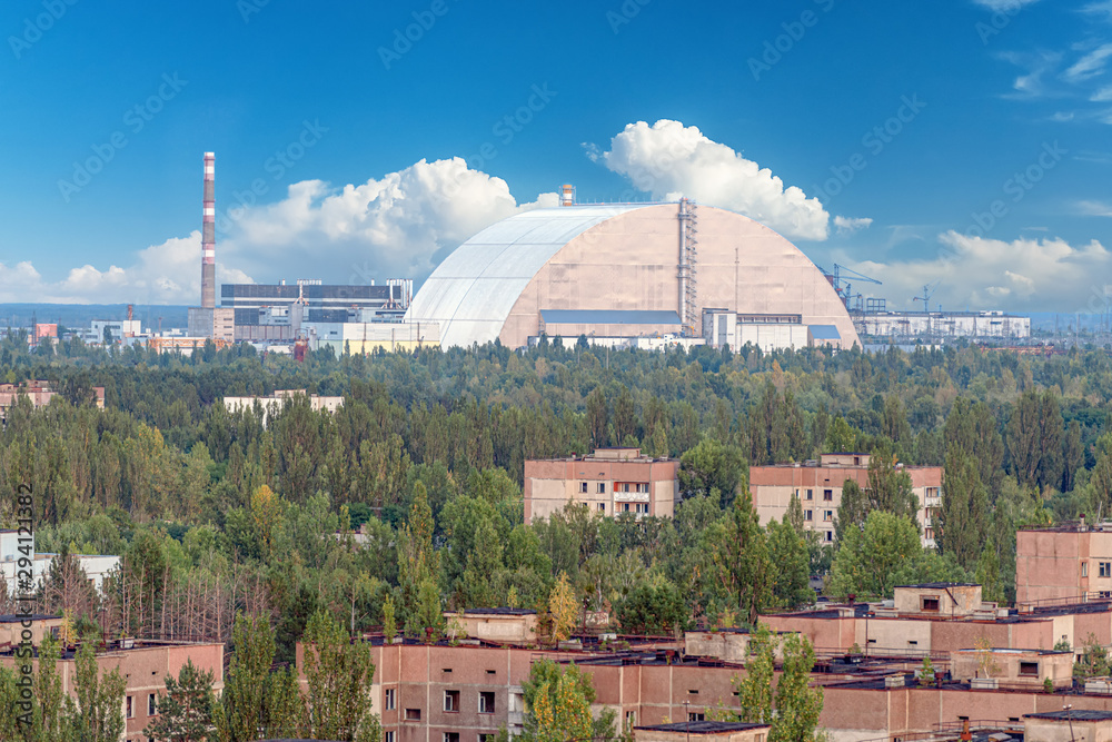 Foto view of the new safe confinement arch with blue sky at the ...