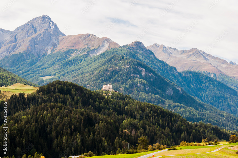 Scuol, Tarasp, Unterengadin, Engadin, Bergdorf, Schloss, Fontana, Vulpera, Wanderweg, Alpen ...