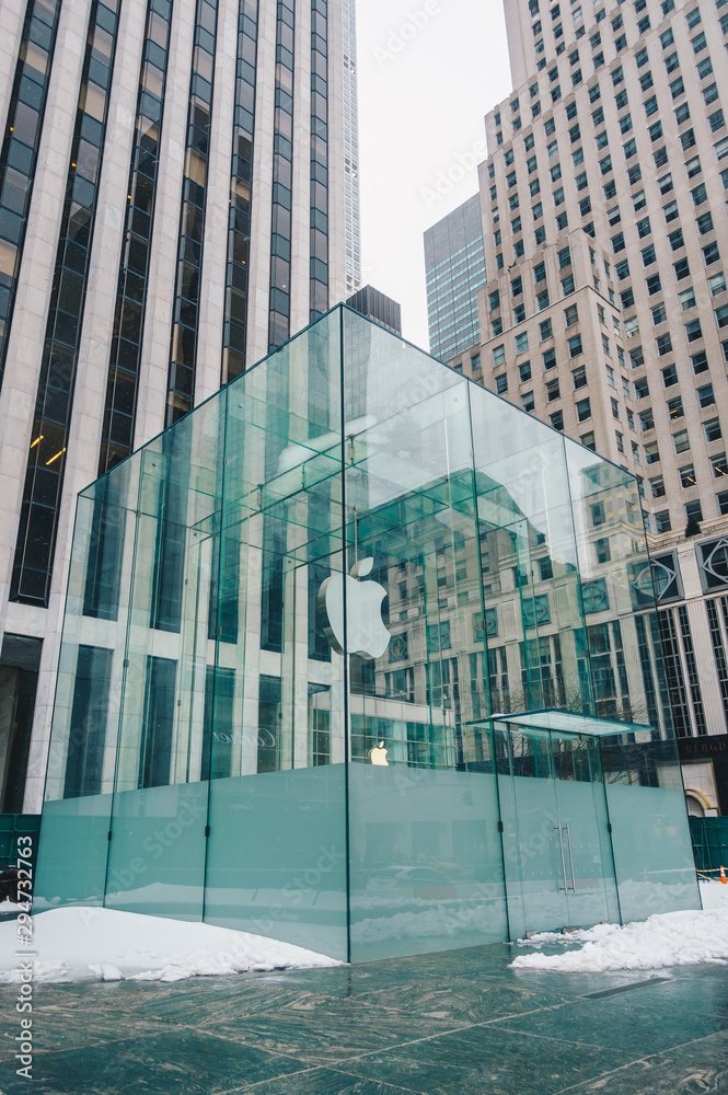 New York City,USA - March 18, 2017: View to the Apple Store building ...