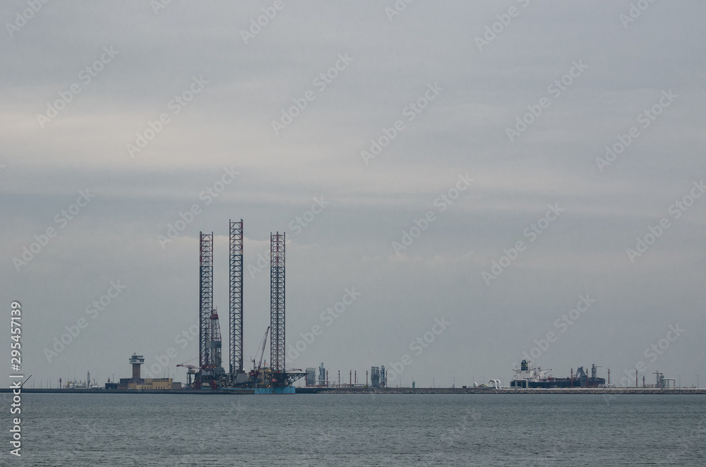 OIL RIG AND TANKER - Platform moored to the port quay prepared for work ...