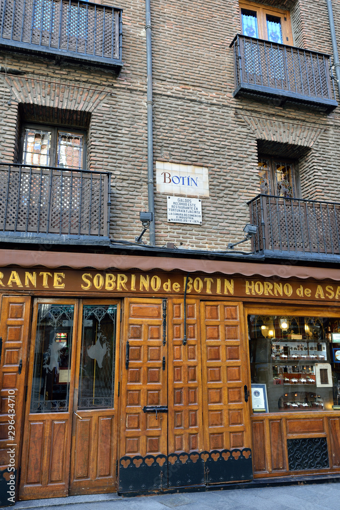 Foto de Stock MADRID, SPAIN - MAR 03, 2014: Sobrino de Botin (Calle de ...